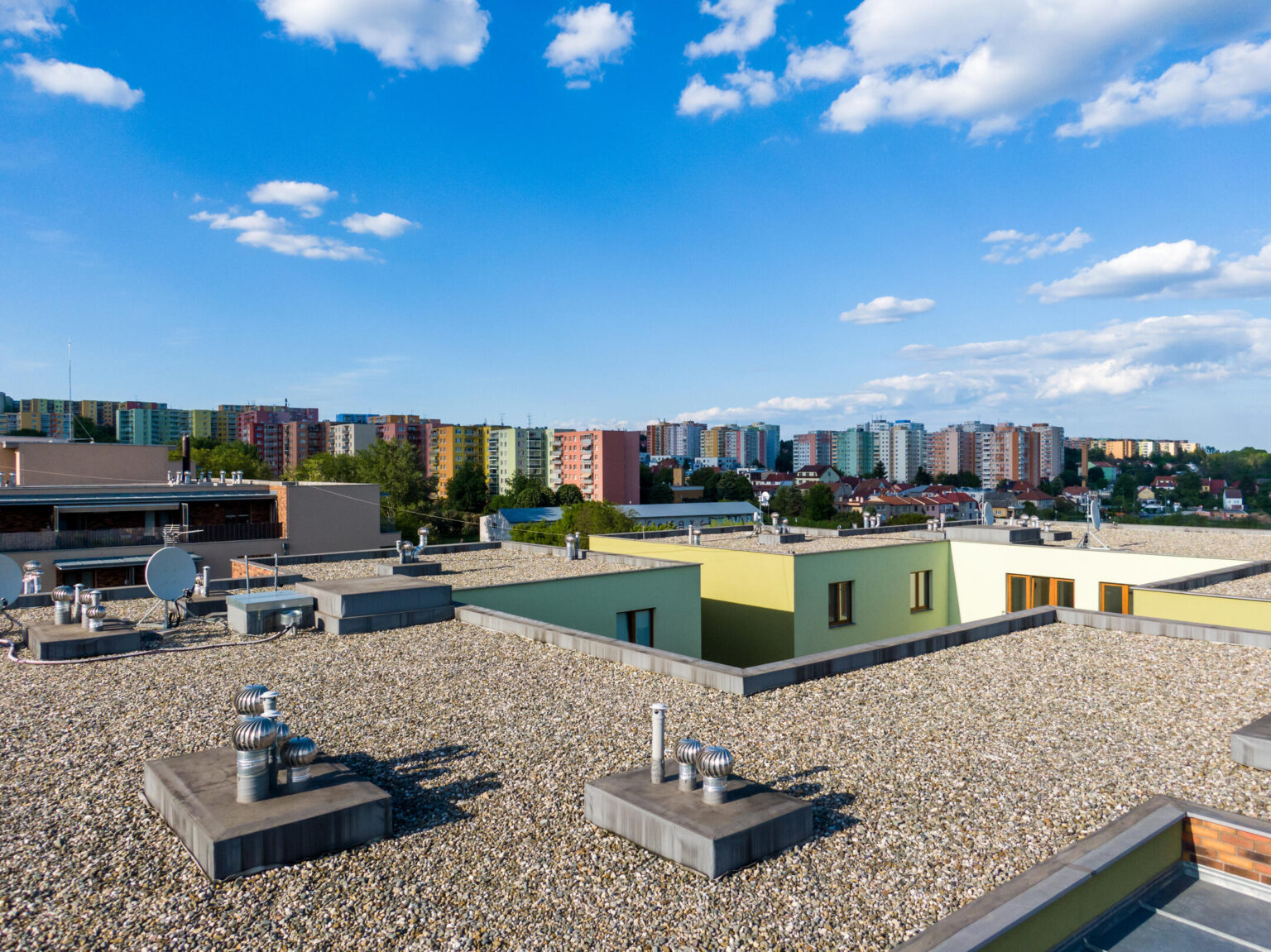 Tar And Gravel Roof (Lifespan, Maintenance & More)